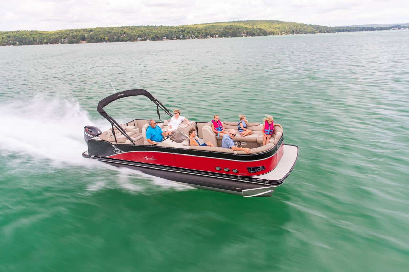 Inboard vs. Outboard Pontoon Motors: An In-Depth Comparison - Avalon ...