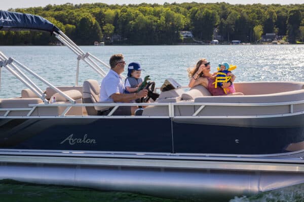 How Wide is a Pontoon Boat? Everything You Need to Know - Avalon ...