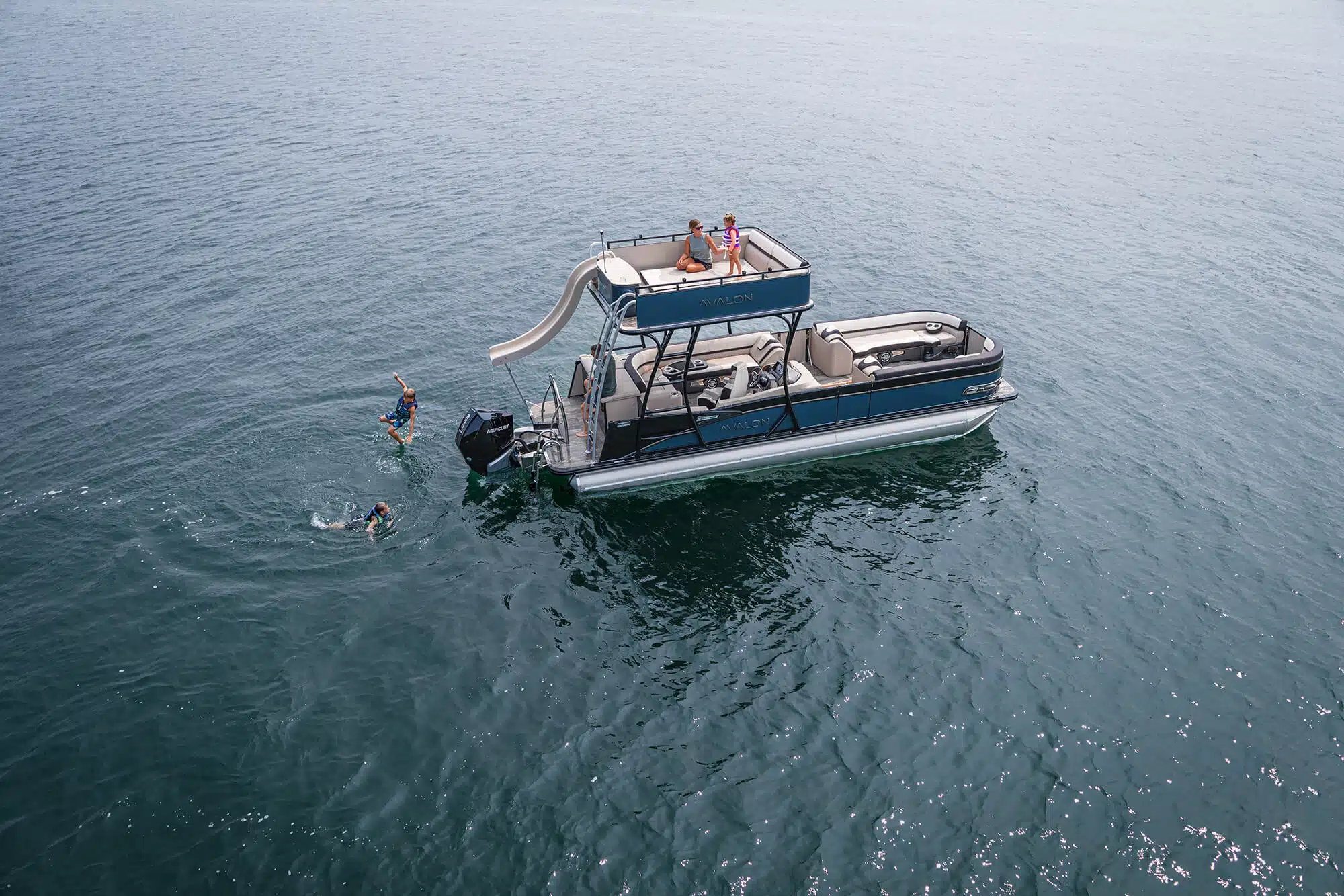 Double-Decker Pontoon Boats: Dual-Level Leisure - Avalon Pontoon Boats