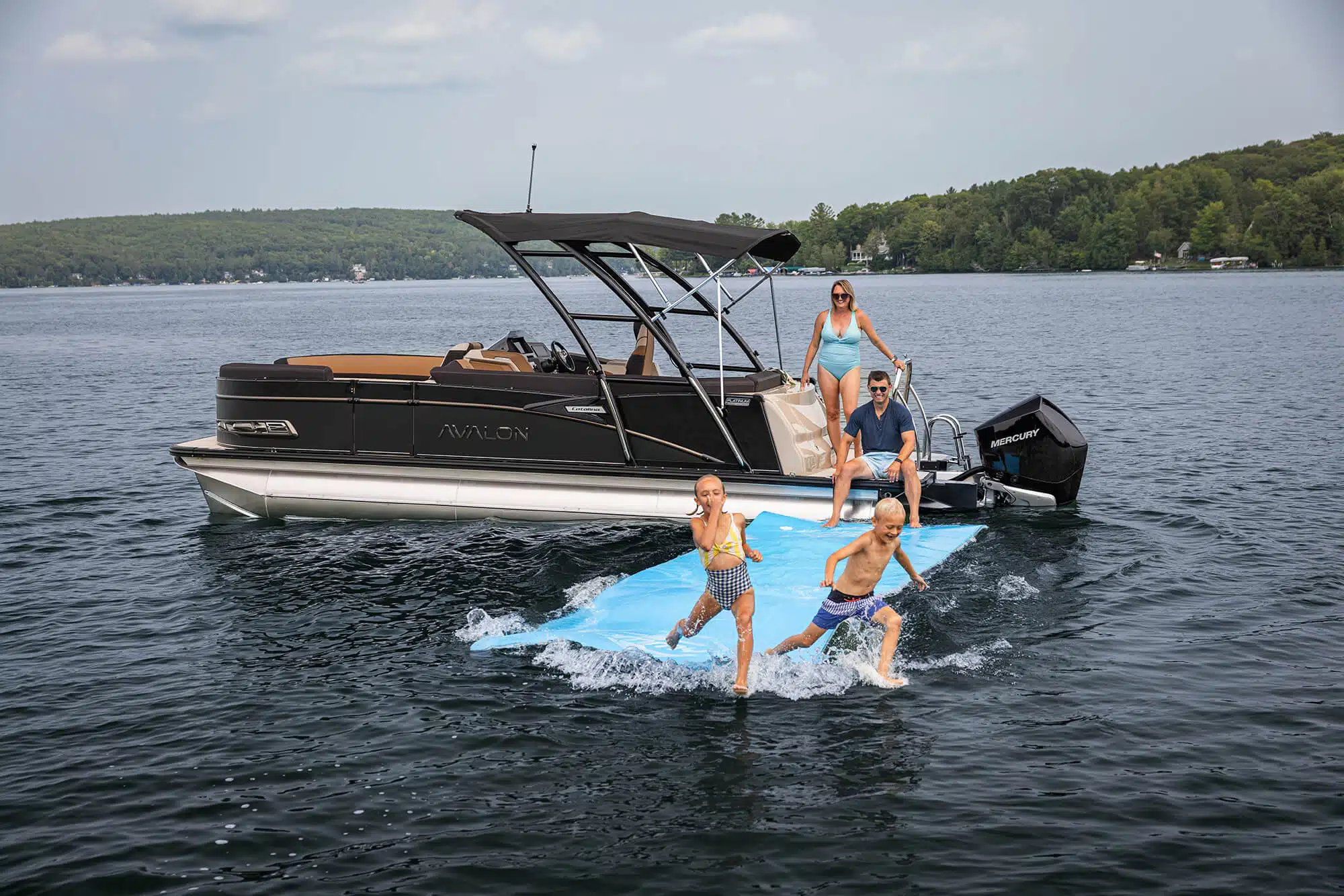 Pontoon Lounge Boats: Relaxation on the Water - Avalon Pontoon Boats