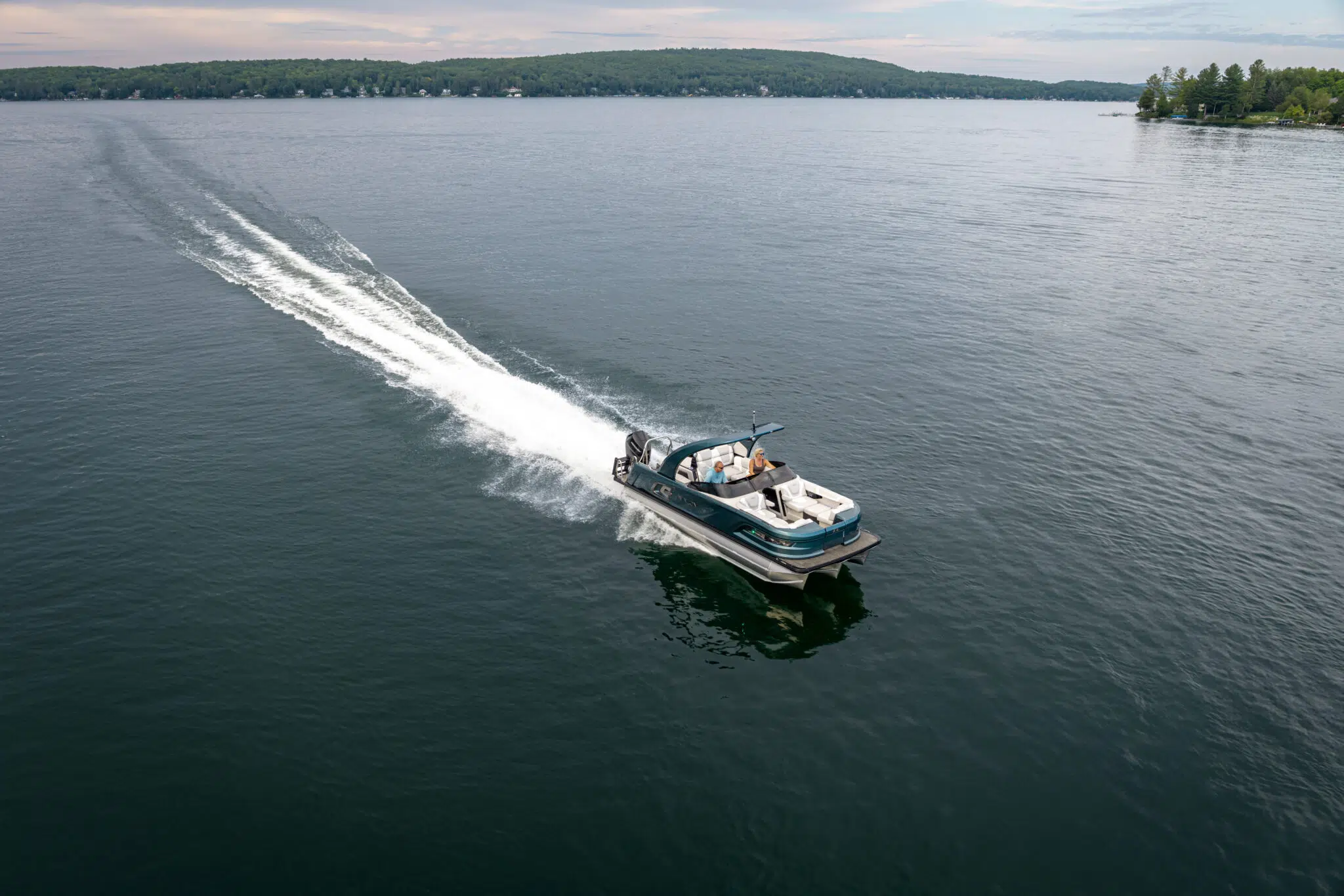 Excalibur Pontoon Boats: Design & Sophistication - Avalon Pontoons ...