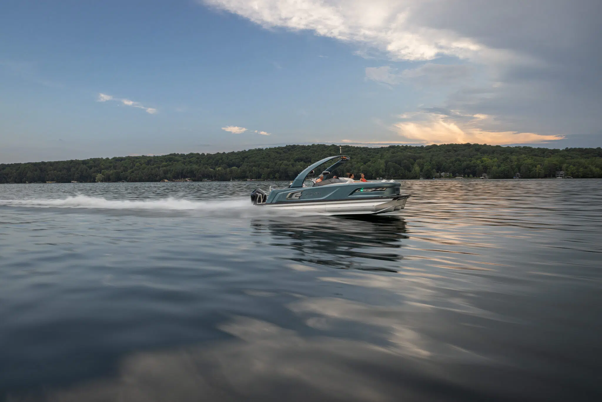 Excalibur Pontoon Boats: Design & Sophistication - Avalon Pontoons ...