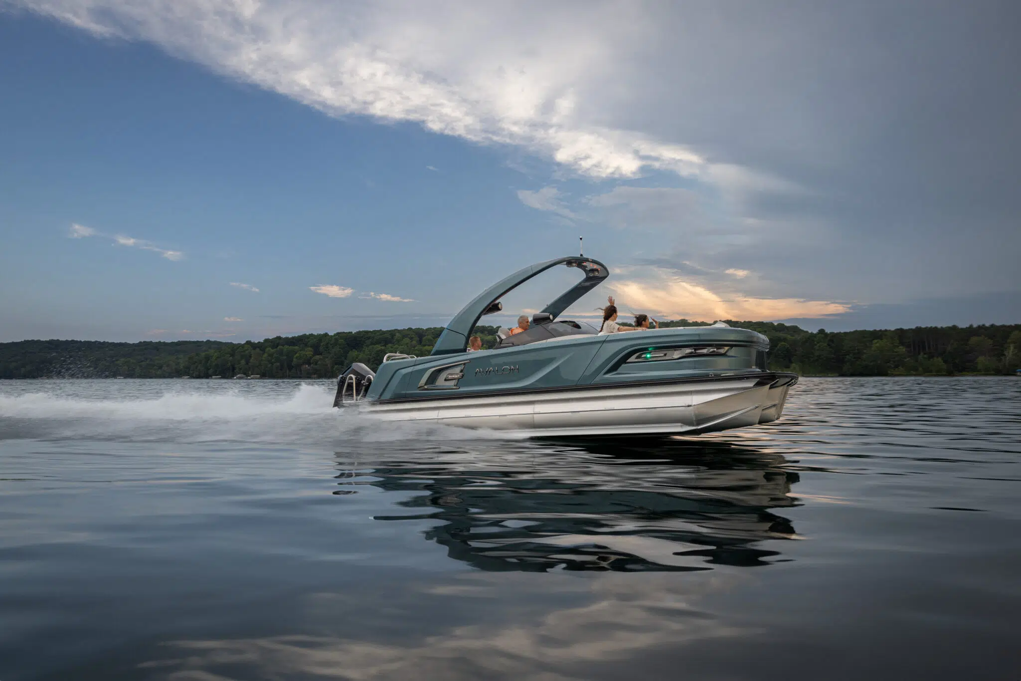 Excalibur Pontoon Boats: Design & Sophistication - Avalon Pontoons ...