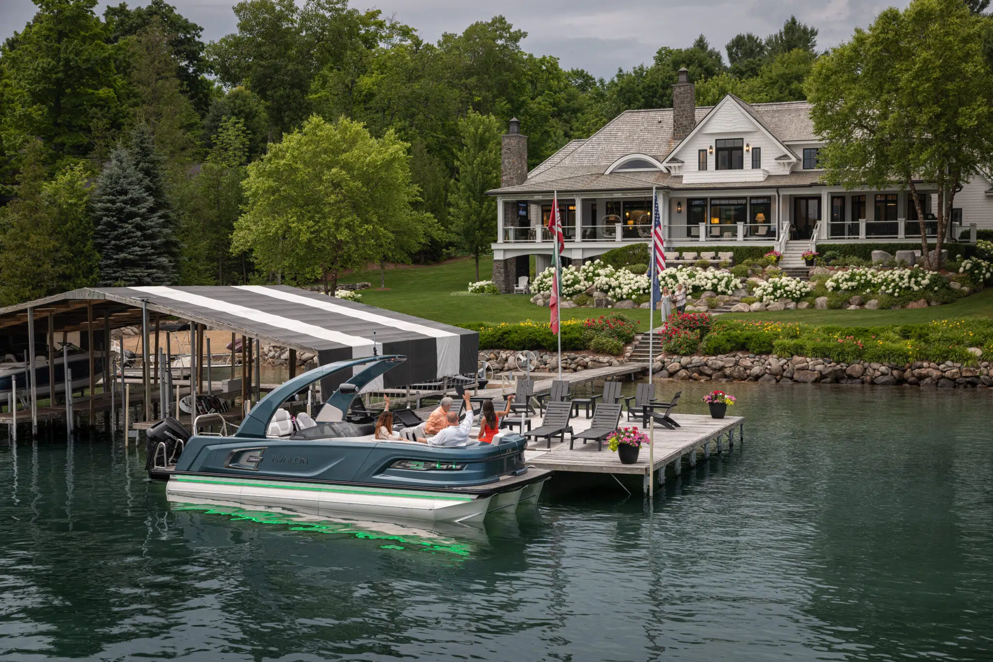 Excalibur Pontoon Boats: Design & Sophistication - Avalon Pontoons ...