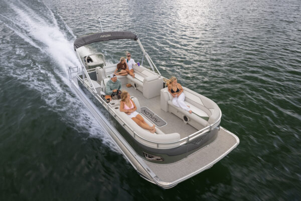 How Wide is a Pontoon Boat? Everything You Need to Know - Avalon ...