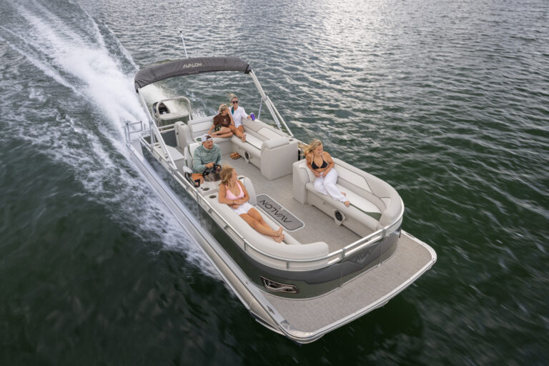How to Launch and Drive a Pontoon Boat - Avalon Pontoon Boats