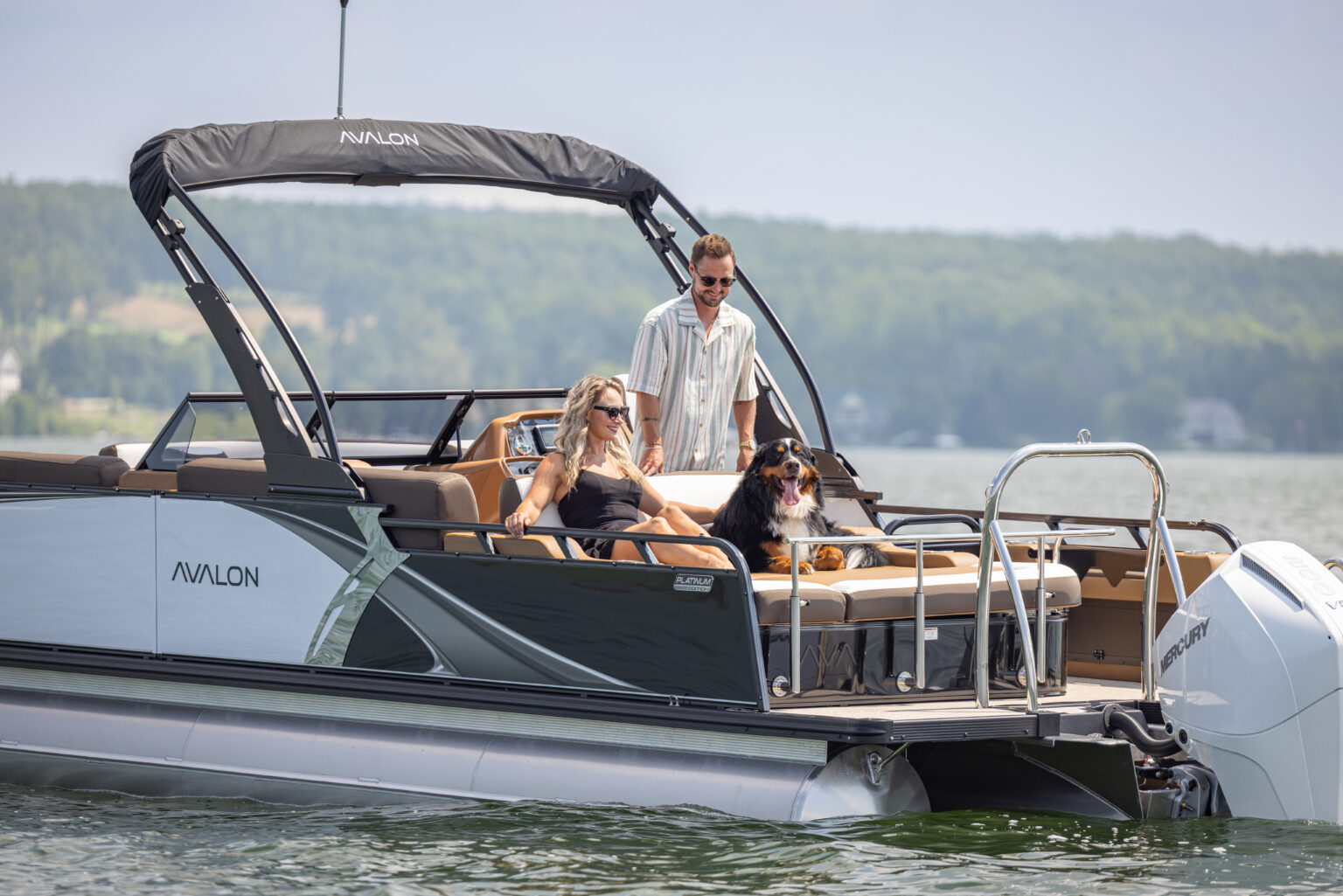LSZ - Avalon Pontoon Boats